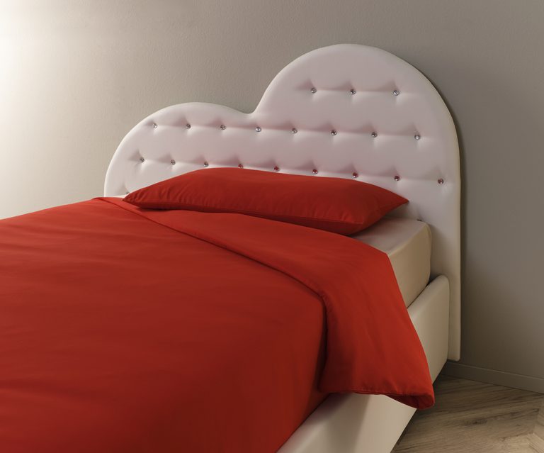 Letti con la testata a forma di cuore